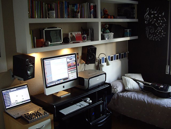Overwhelming and Stylish Mac Workspace Setup